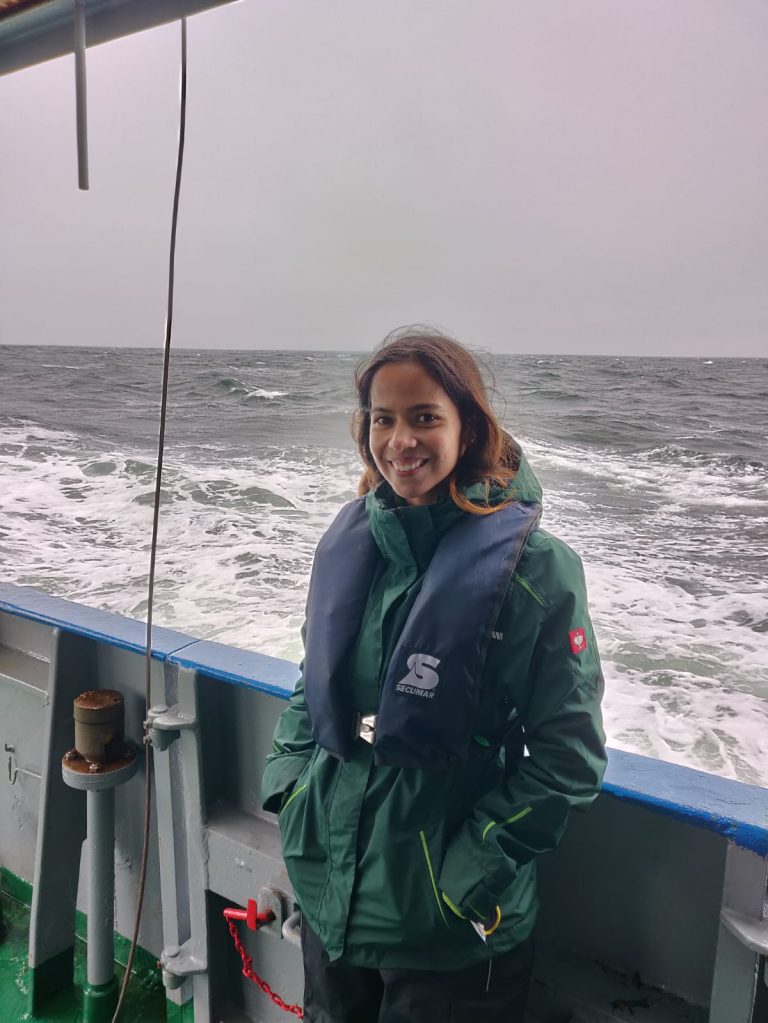 Laura Leiva Superpower Story - eXXpedition